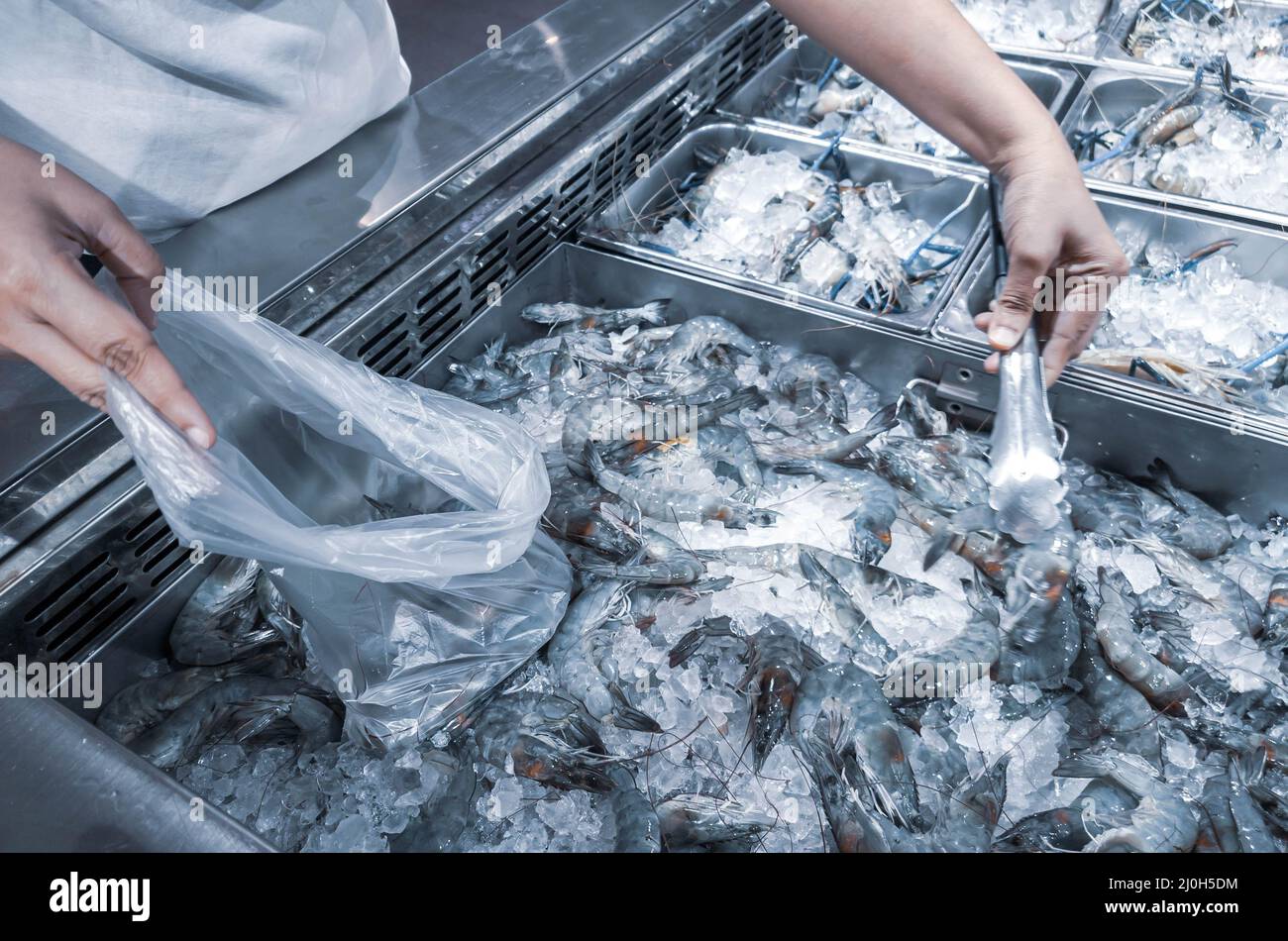 Fresh shrimps in supermarket hi-res stock photography and images - Alamy