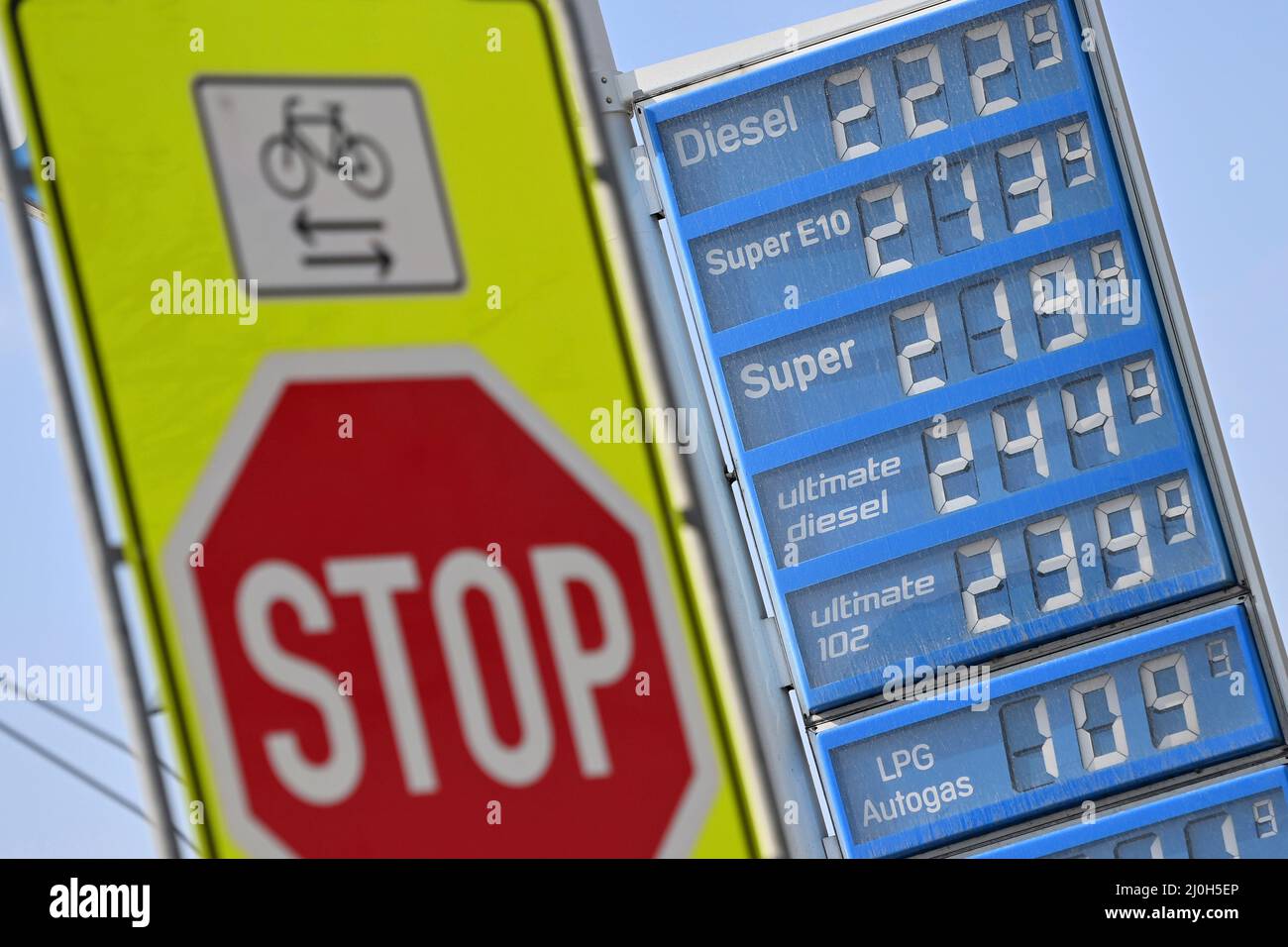 Munich, Germany. 19th Mar, 2022. Fuel. 19th Mar, 2022. Theme photo ...