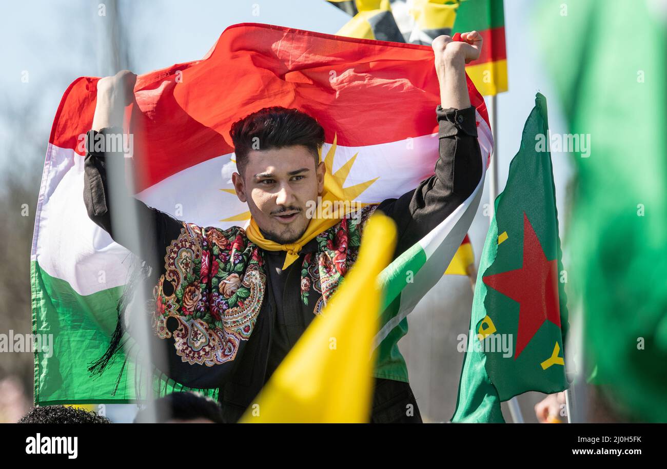 Kurdish dances hi-res stock photography and images - Alamy