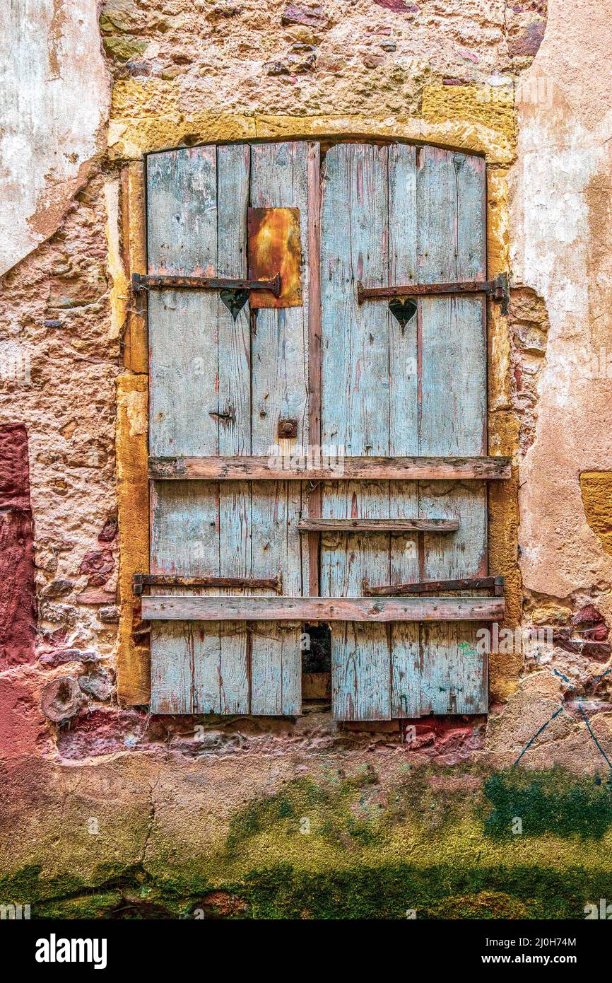 Old window with wooden shutters hi-res stock photography and images - Alamy