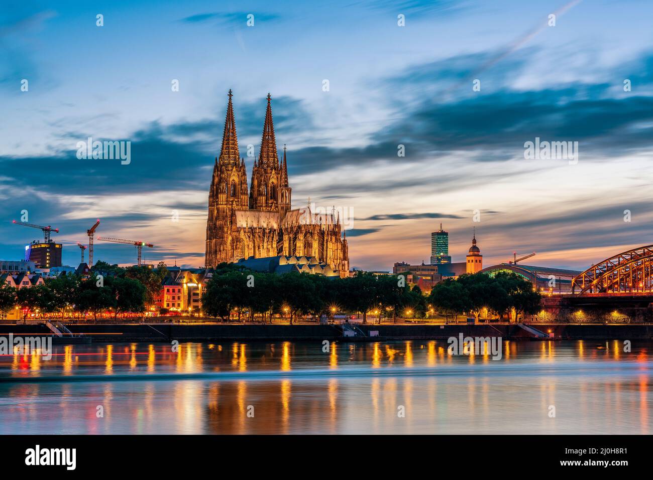 Panoramic view of Cologne Cathedral with Hohenzollern Bridge at ...