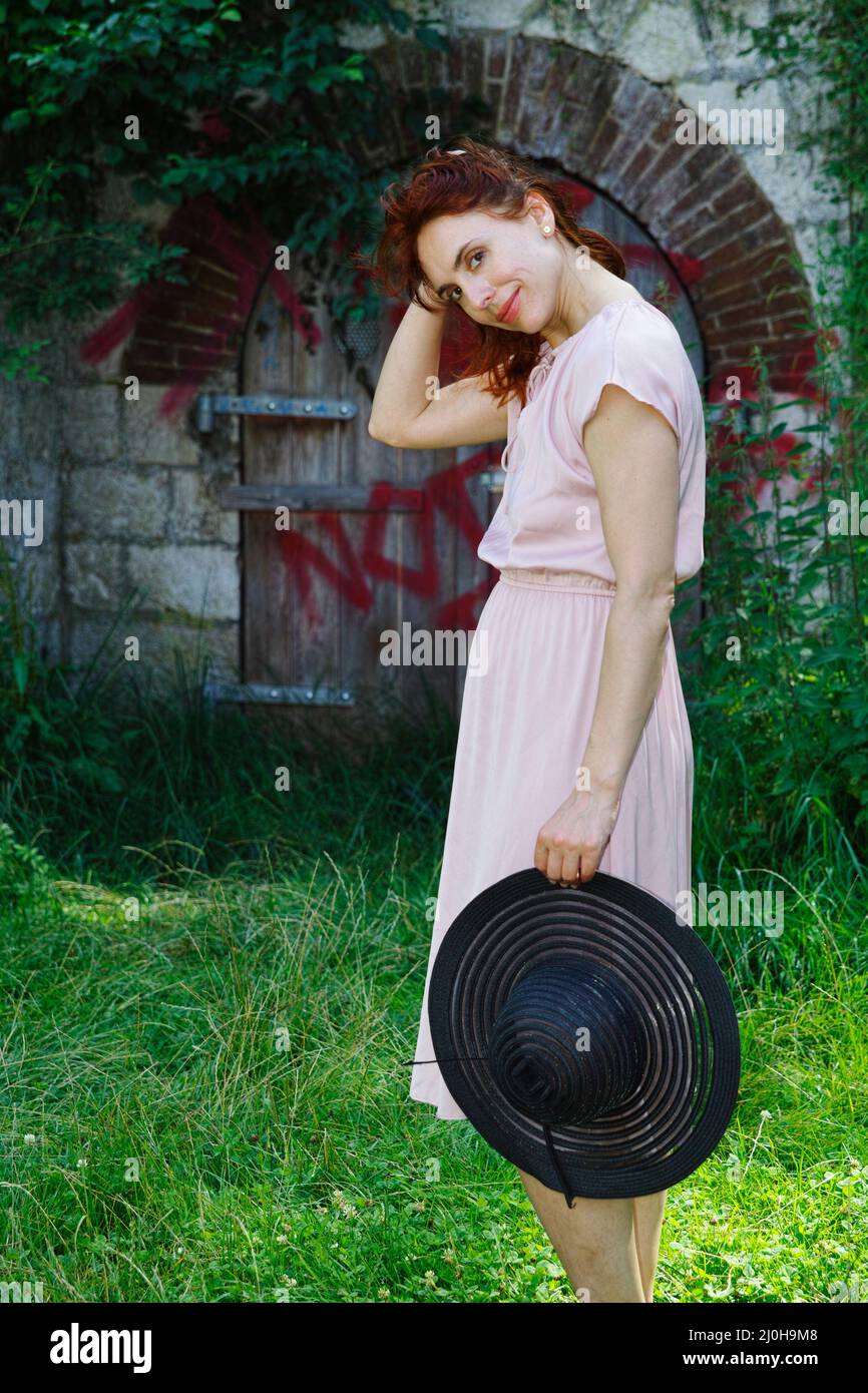 Overgrown backyard hi-res stock photography and images - Alamy