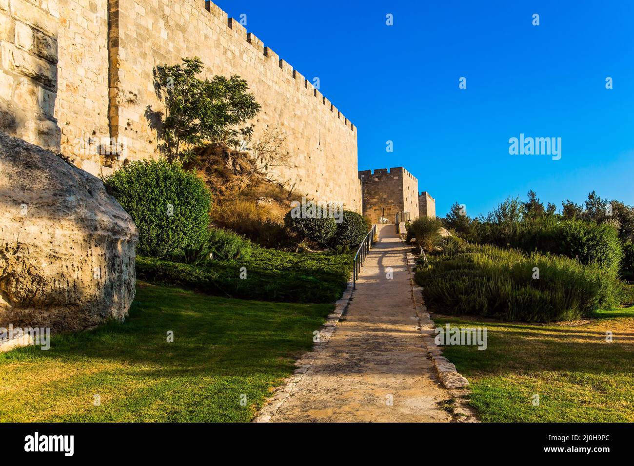 Paved footpath hi-res stock photography and images - Alamy