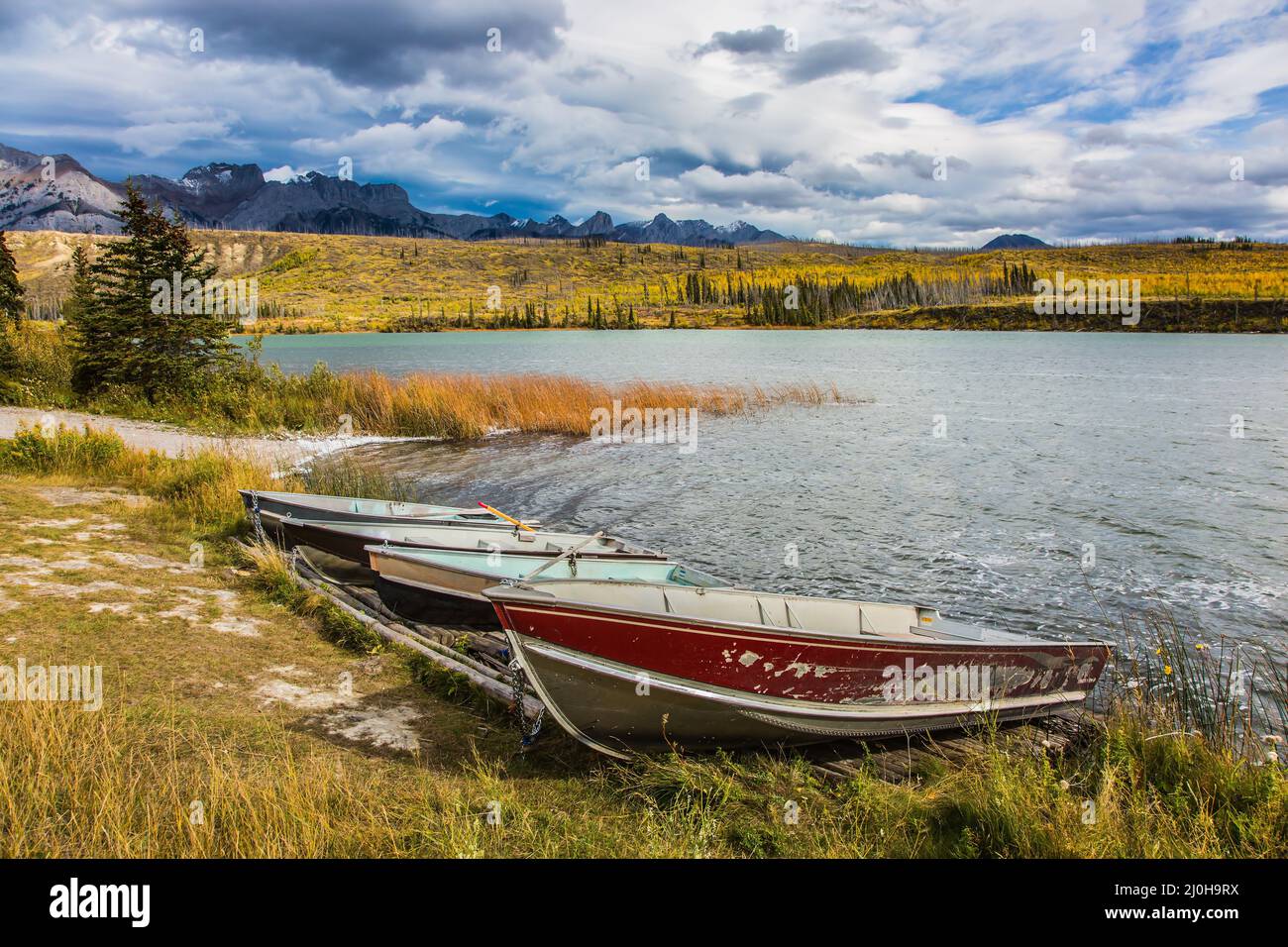 Boats autumn blue sky hi-res stock photography and images - Alamy