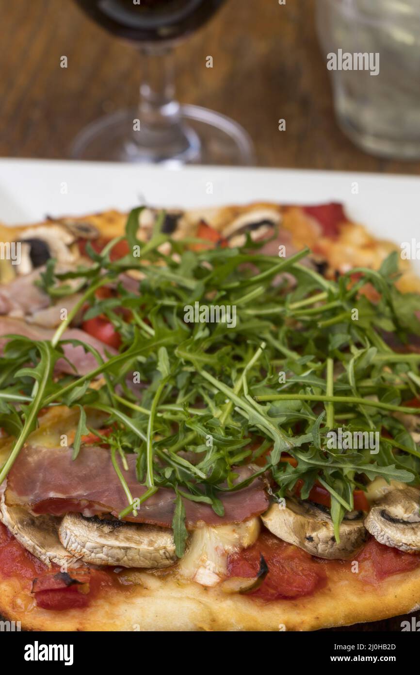 Italian pizza with fresh rocket Stock Photo - Alamy