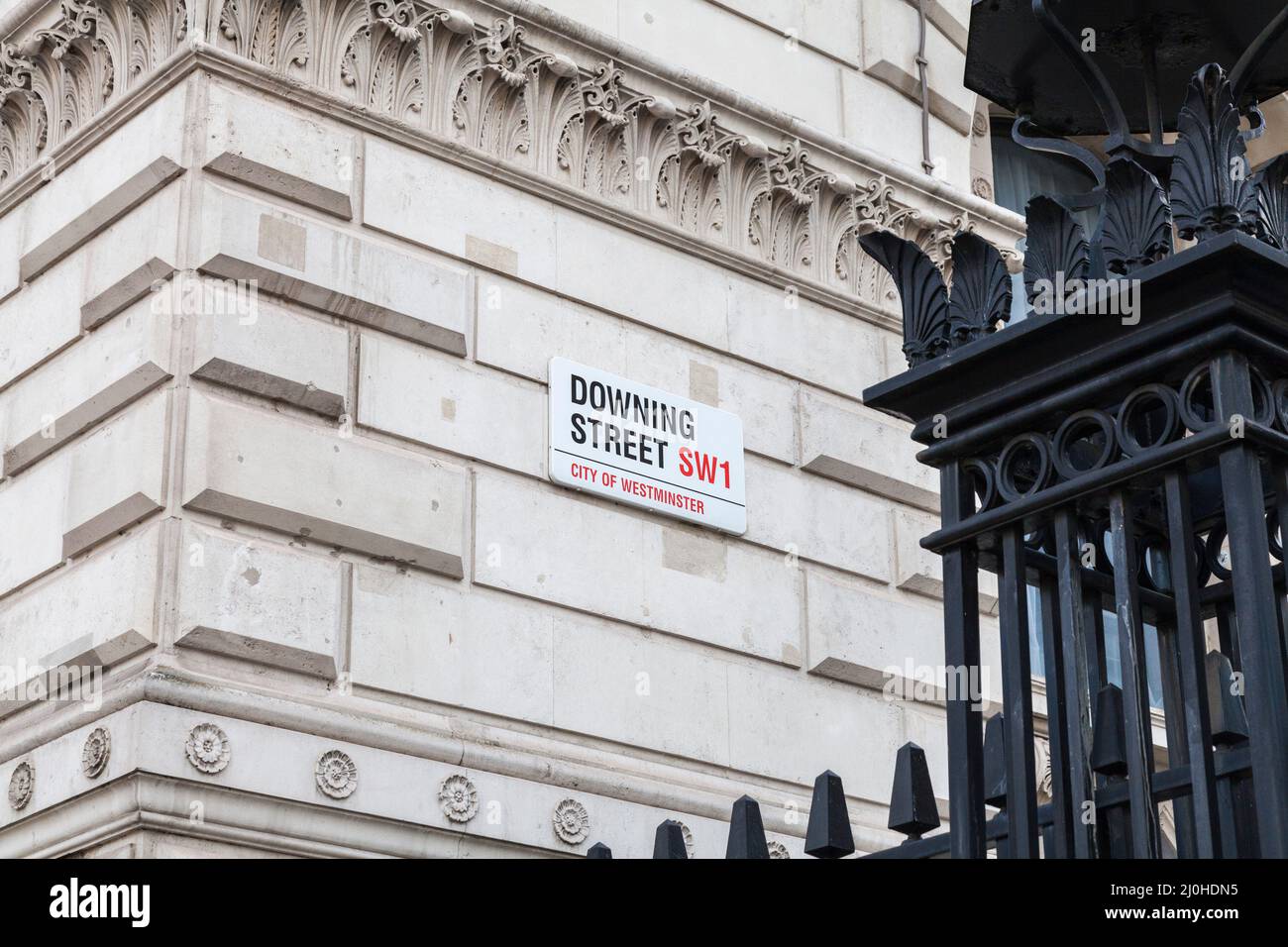 Outside the gates of downing street london hi-res stock photography and ...