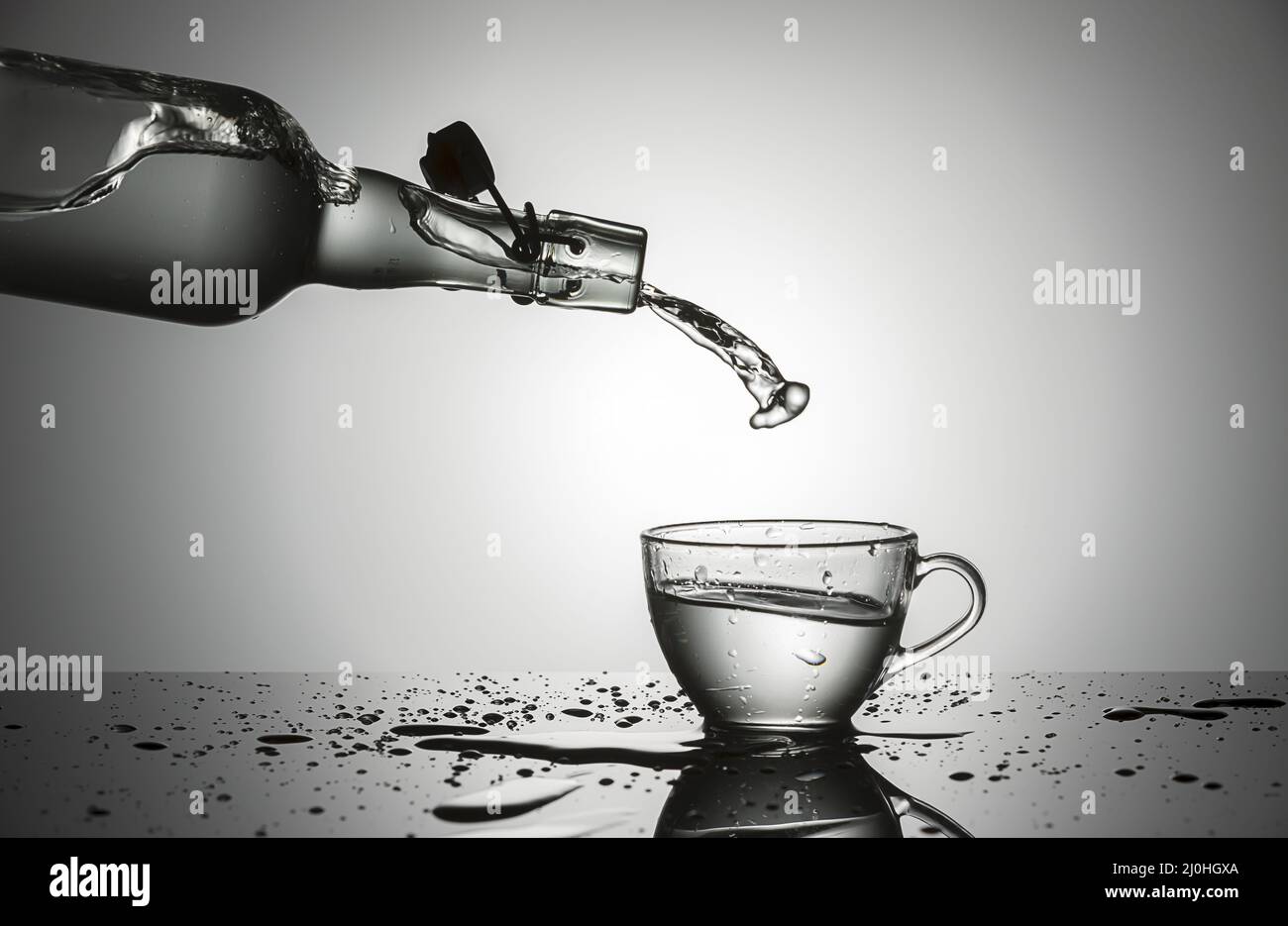 Full cup of water hi-res stock photography and images - Alamy