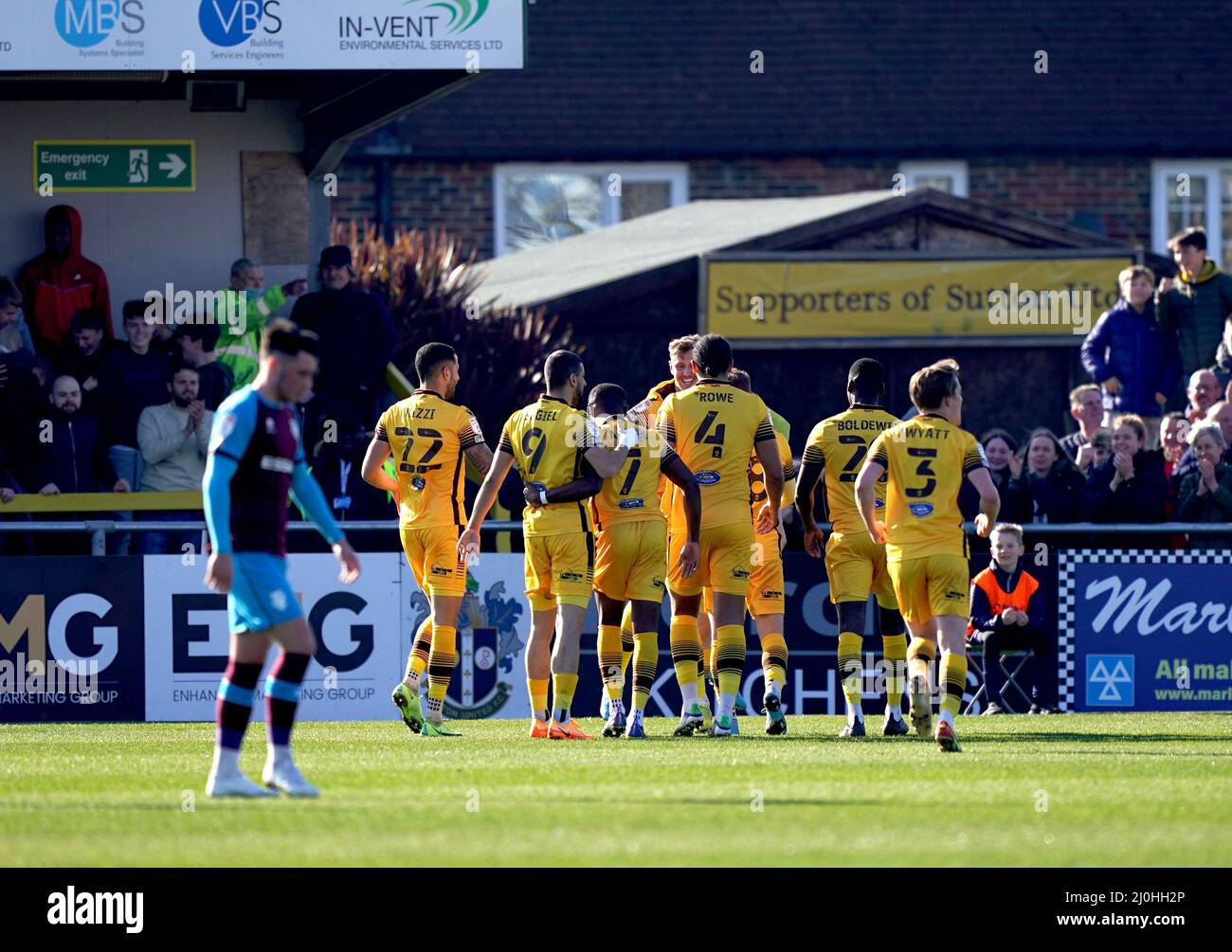 League two celebrate sutton hi-res stock photography and images - Alamy