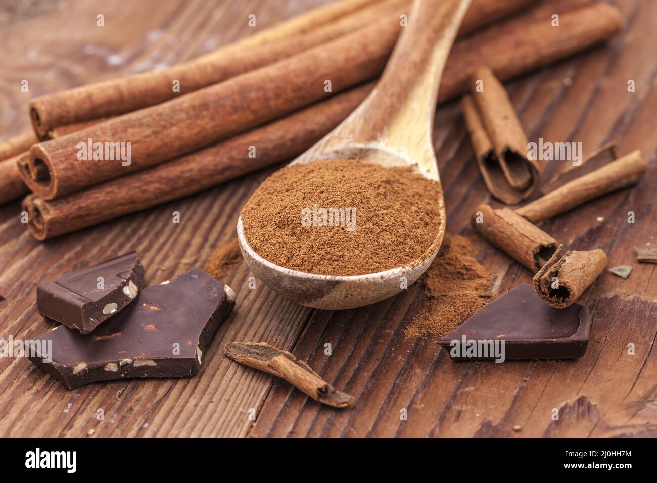 Raw dark chocolate hi-res stock photography and images - Alamy