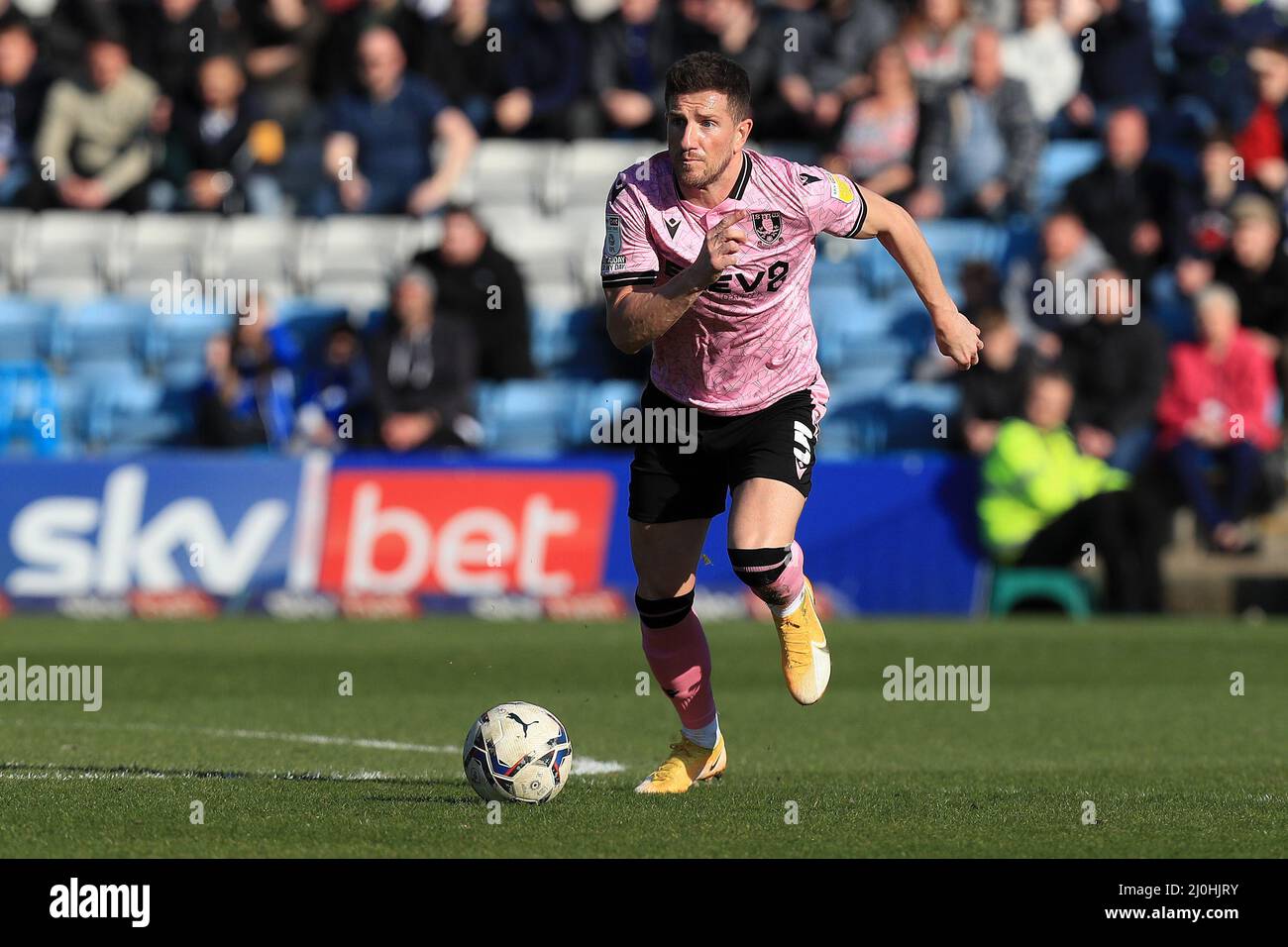 Sam Hutchinson #5 of Sheffield Wednesday dribbling with the ball Stock ...
