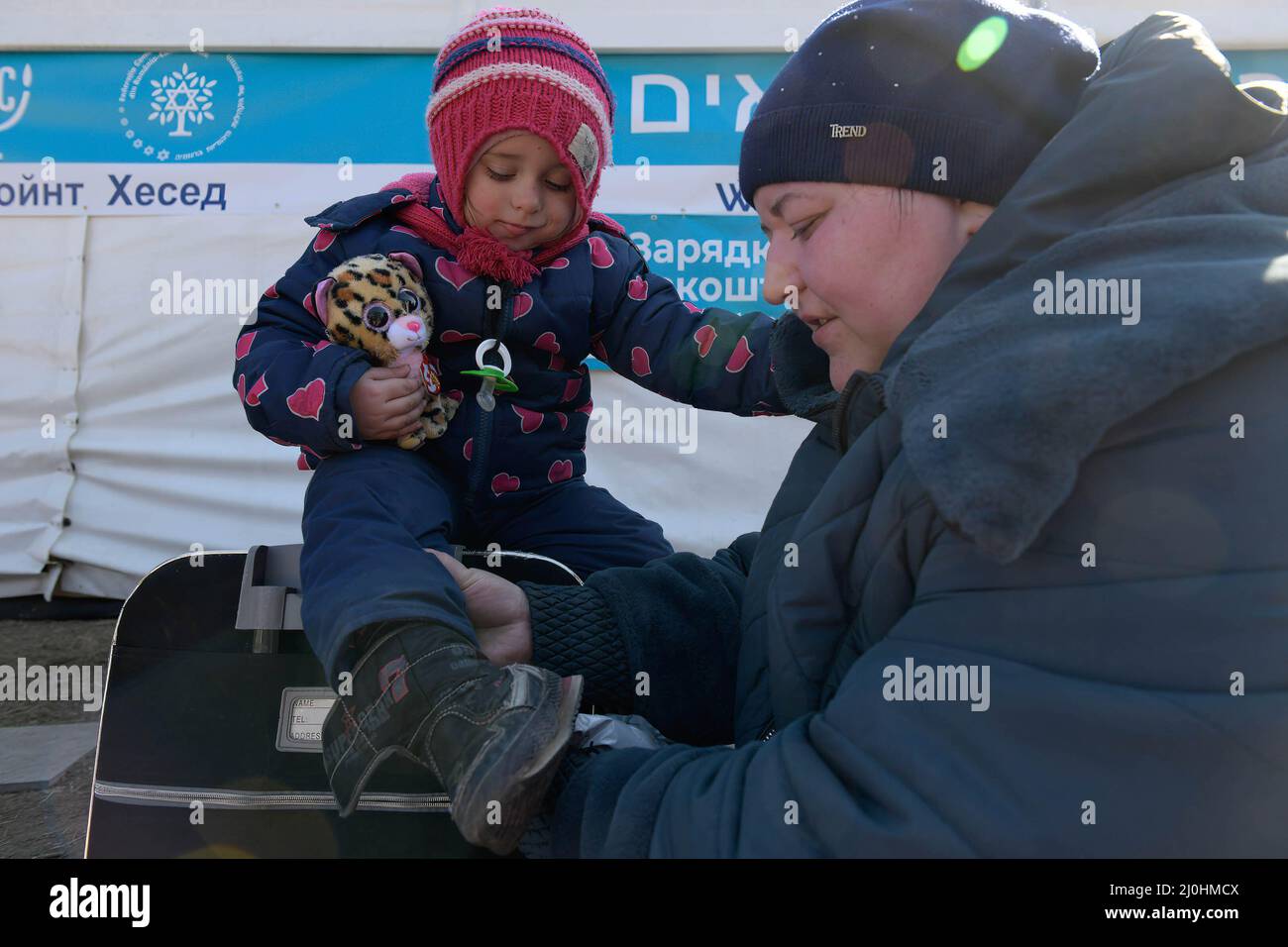 Mother border crossing child hi-res stock photography and images - Alamy