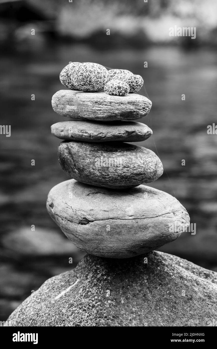 Rock well hi-res stock photography and images - Alamy