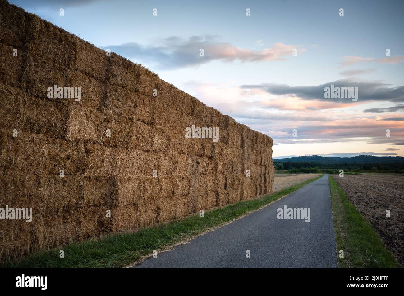 Sunrise field hi-res stock photography and images - Alamy