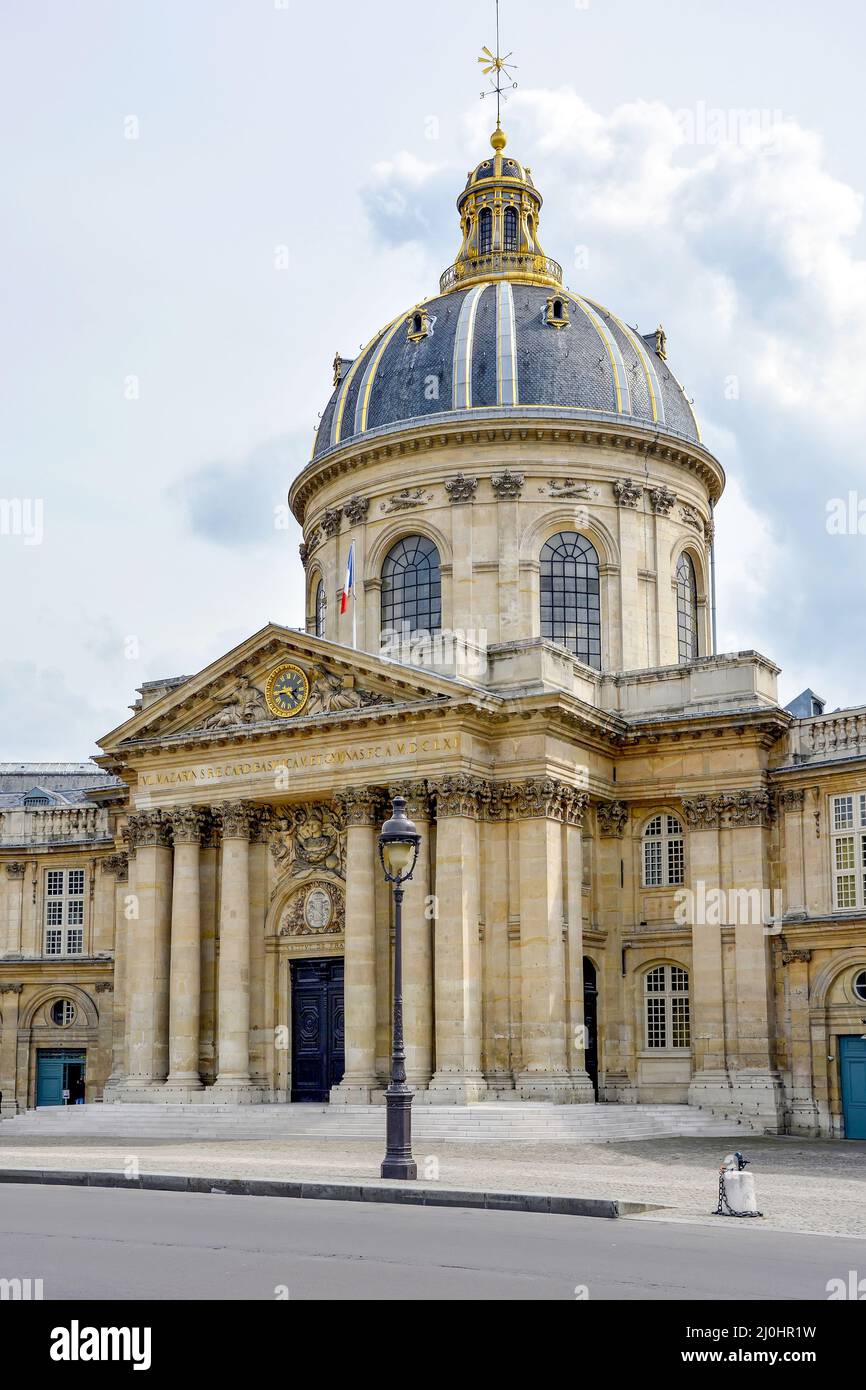 Front facade of the Institute of France headquarters in Paris Stock ...
