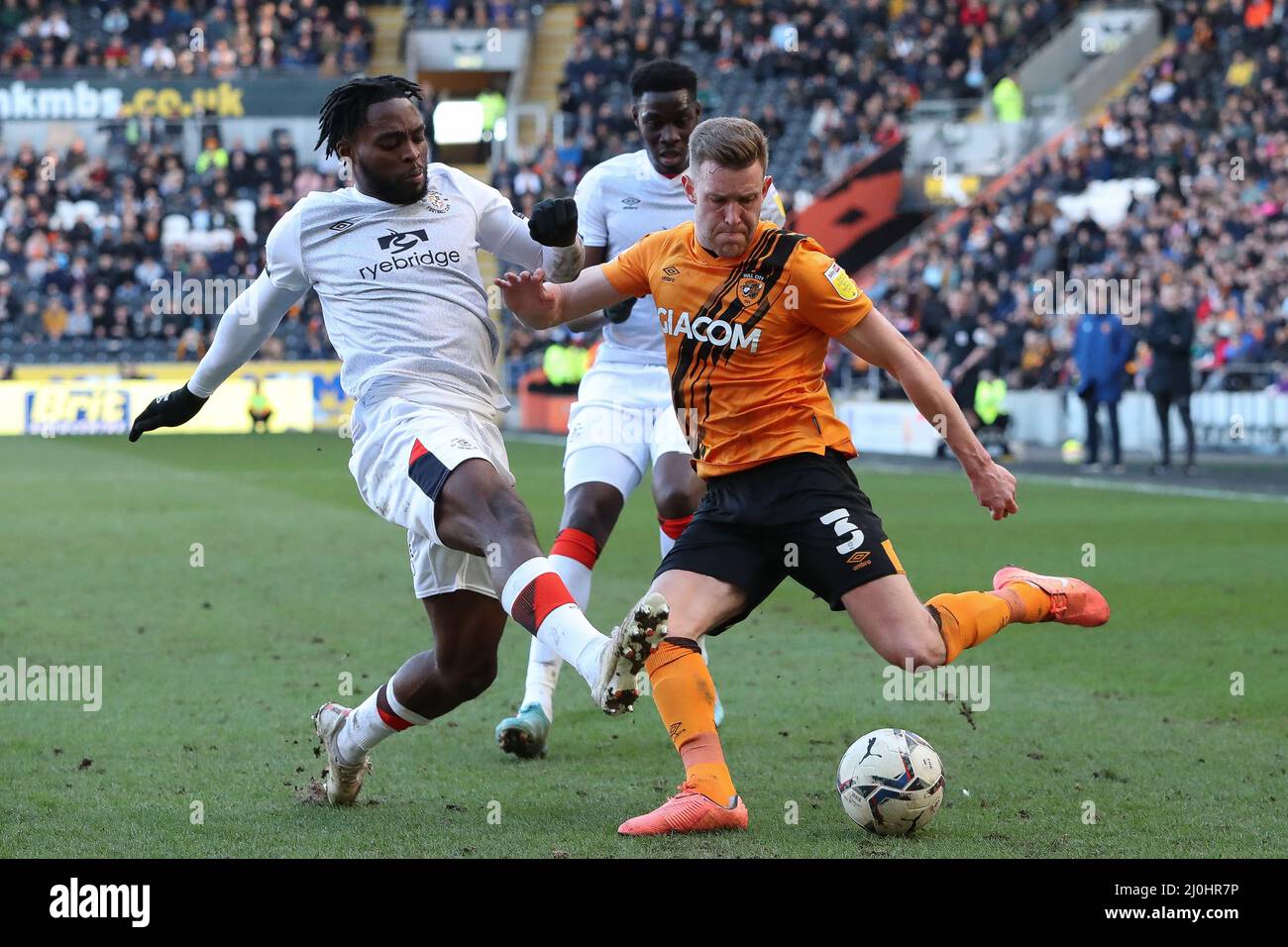 Callum Elder #3 of Hull City crosses the ball in from the wing Stock ...