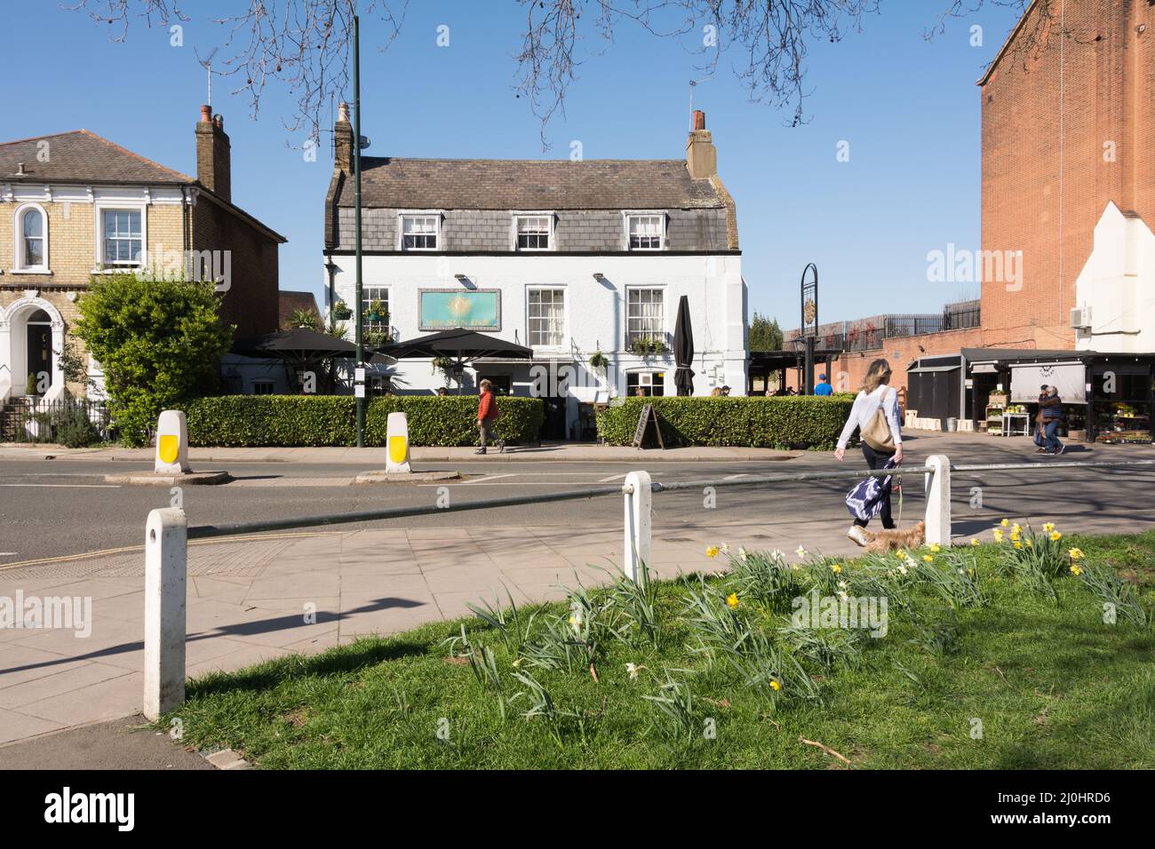 The sun inn pub barnes hi-res stock photography and images - Alamy
