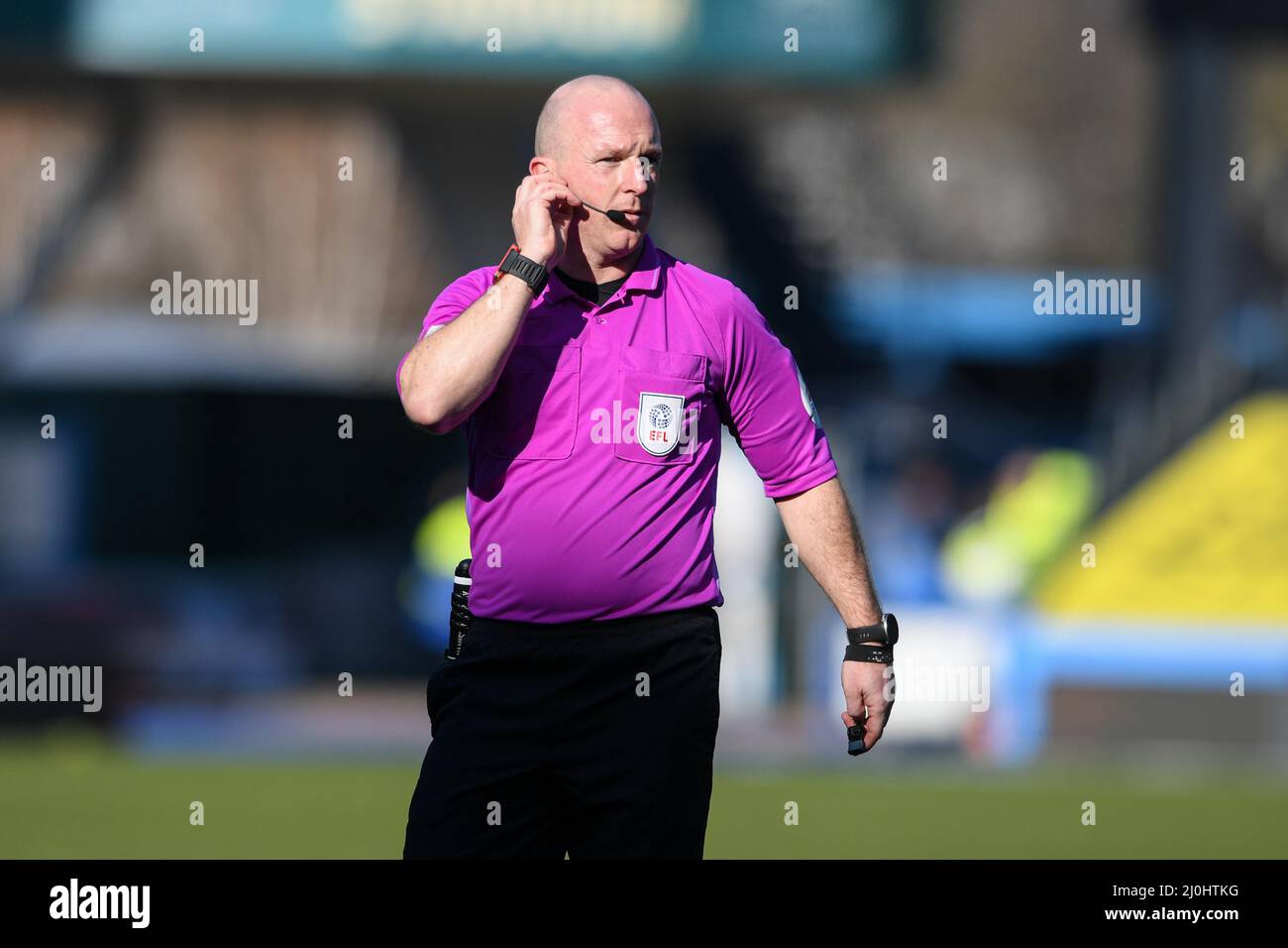 Referee Simon Hooper in action during the game Stock Photo - Alamy