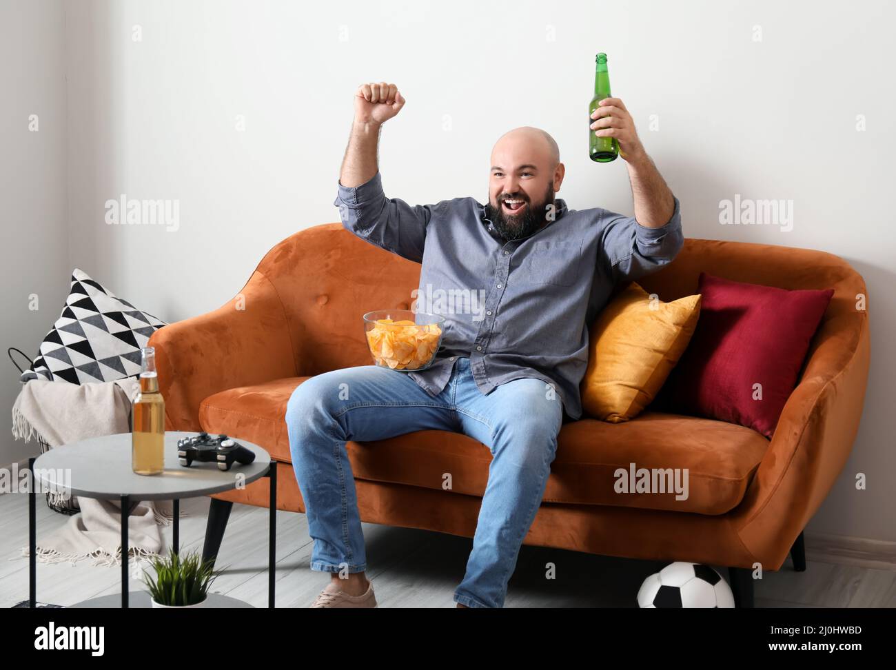 Funny lazy man drinking beer and watching football at home Stock Photo ...