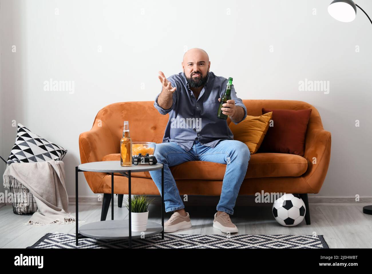 Overweight man football hi-res stock photography and images - Alamy