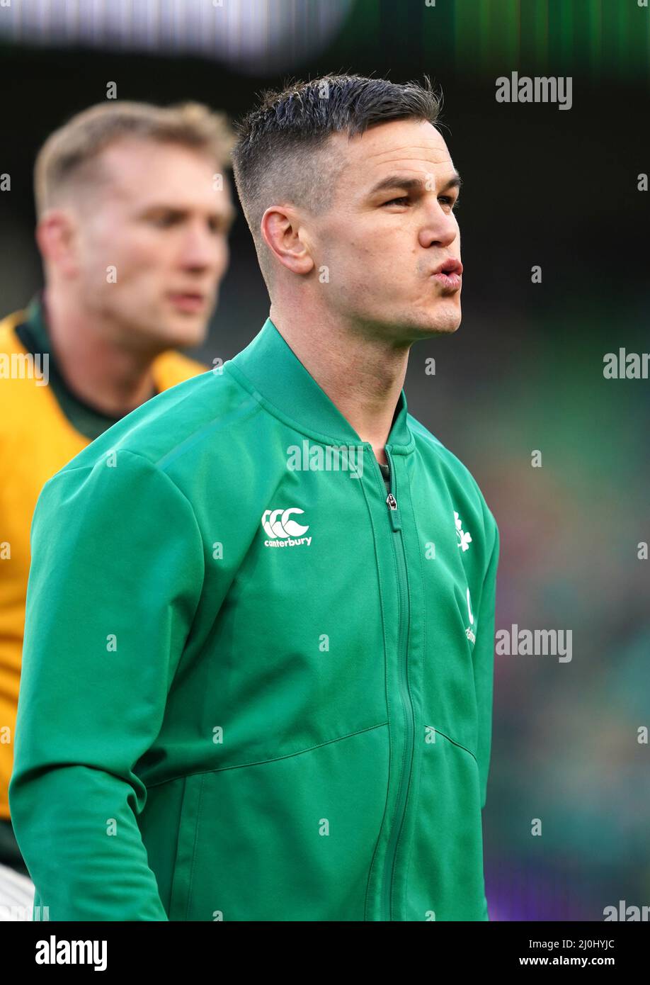 Ireland's Jonathan Sexton warms up prior to the Guinness Six Nations ...