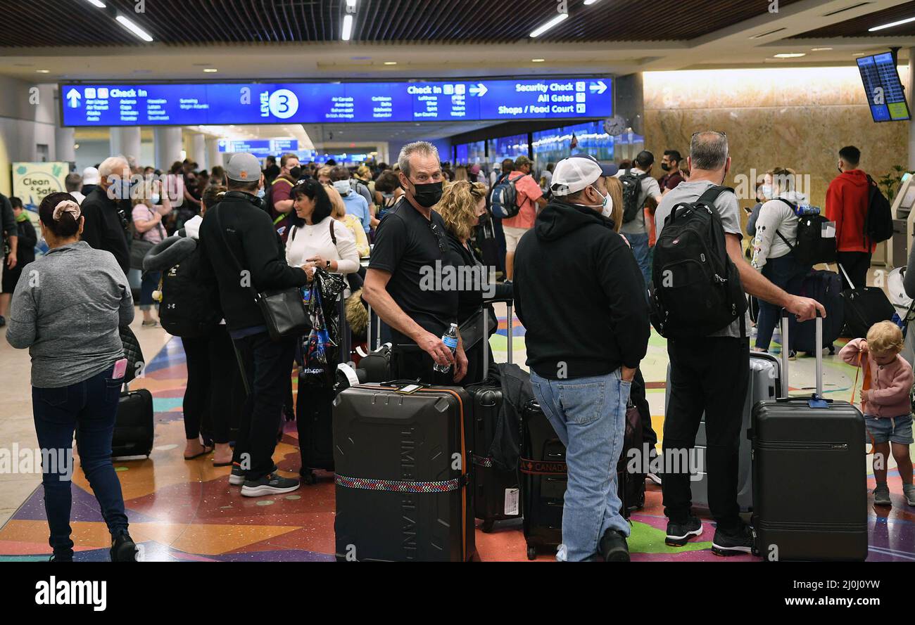 Spring break passengers wait in a TSA security line at Orlando ...
