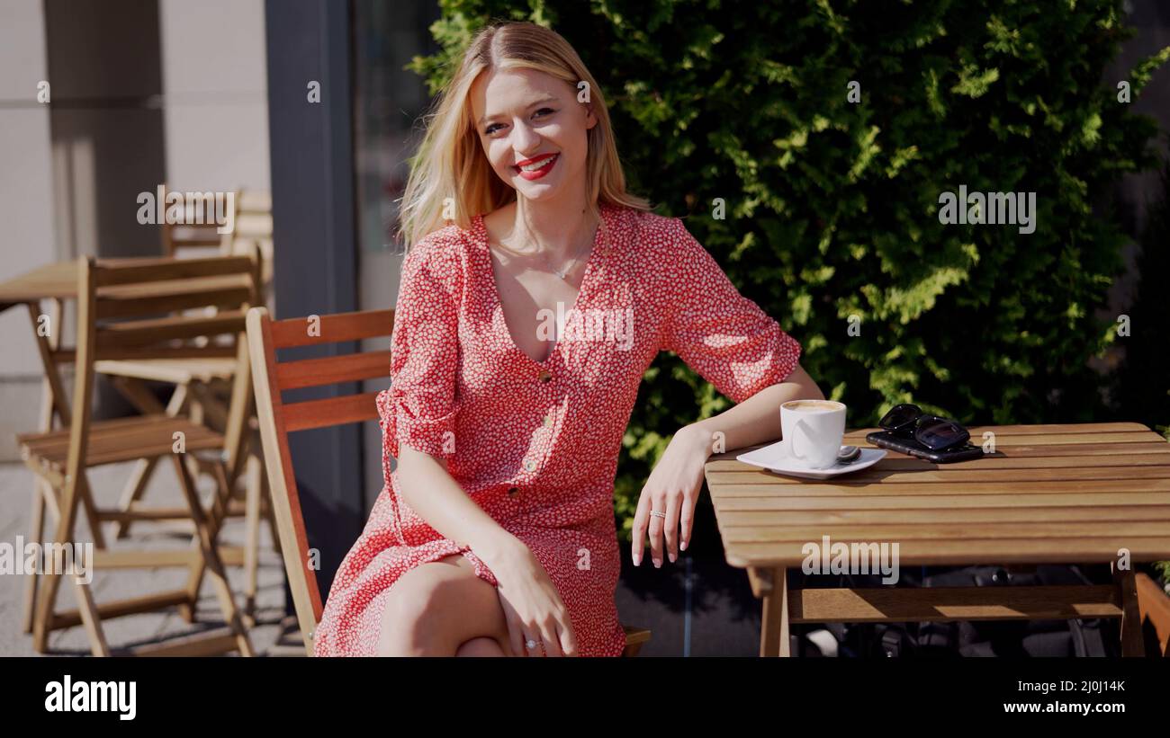 Woman cafe smile table hi-res stock photography and images - Alamy