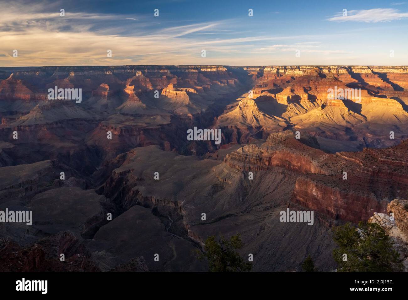 An overlooking landscape view of Grand Canyon National Park, Arizona ...