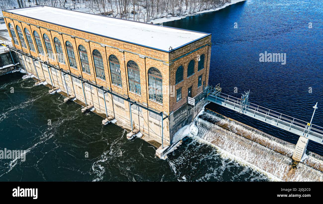 Snow covers the landscape of this old powerhouse on the dam Stock Photo ...