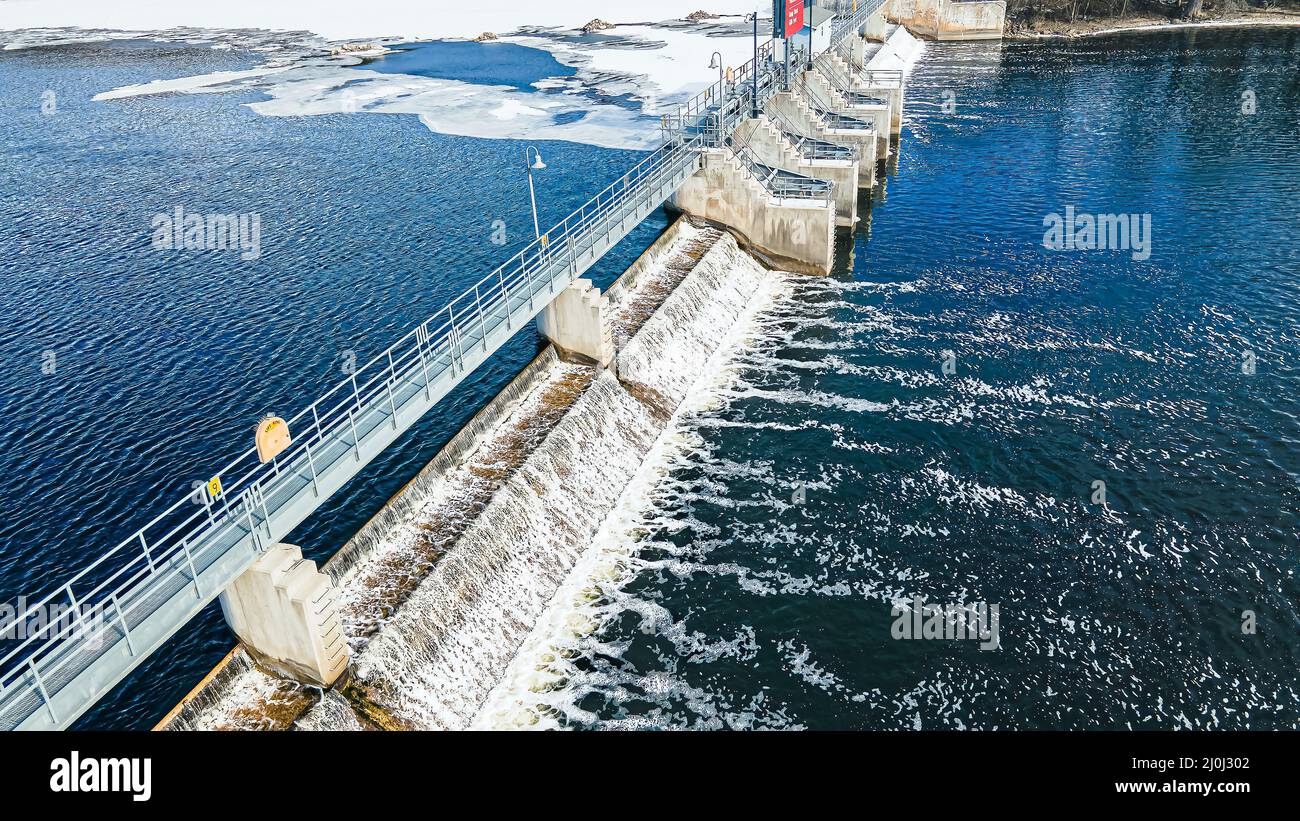 Water flows through dam hi-res stock photography and images - Alamy