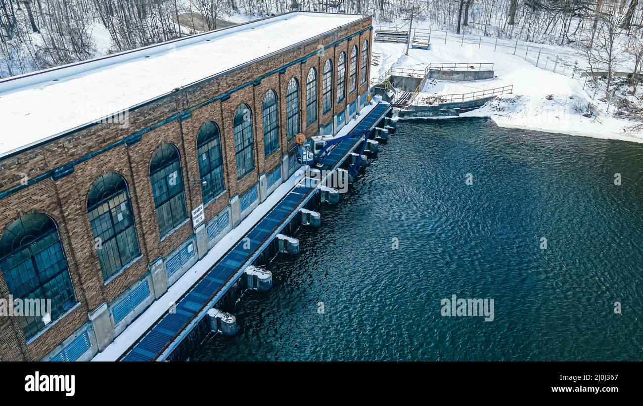Snow covers the landscape of this old powerhouse on the dam Stock Photo ...