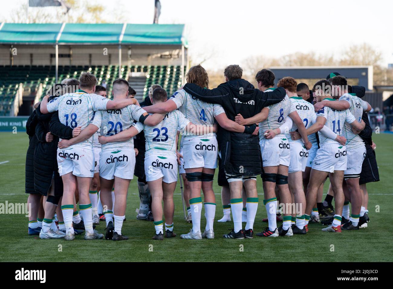Northampton Saints celebrate beating Saracens with a team huddle Stock ...
