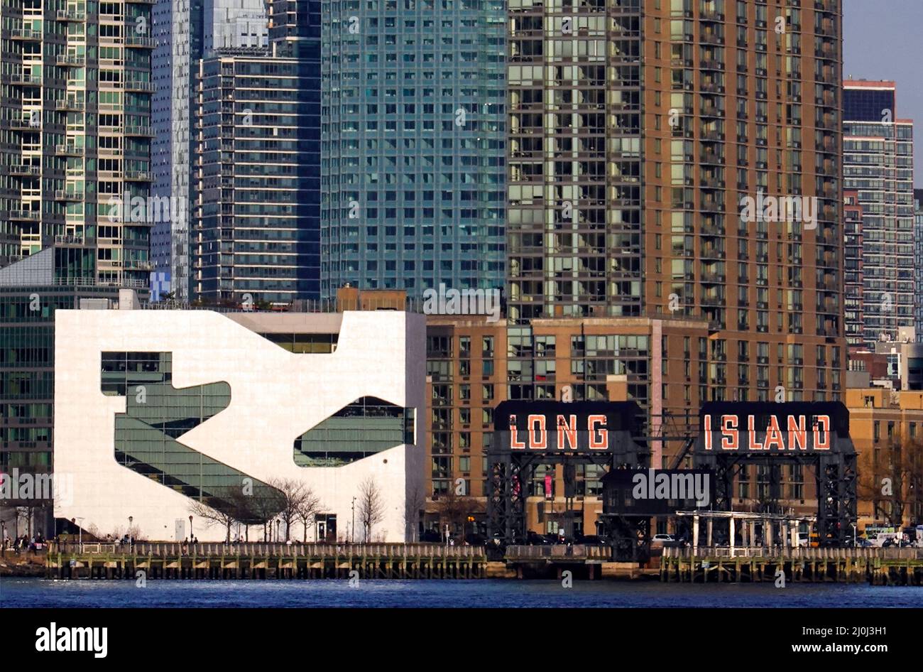 Queens houses hi-res stock photography and images - Alamy