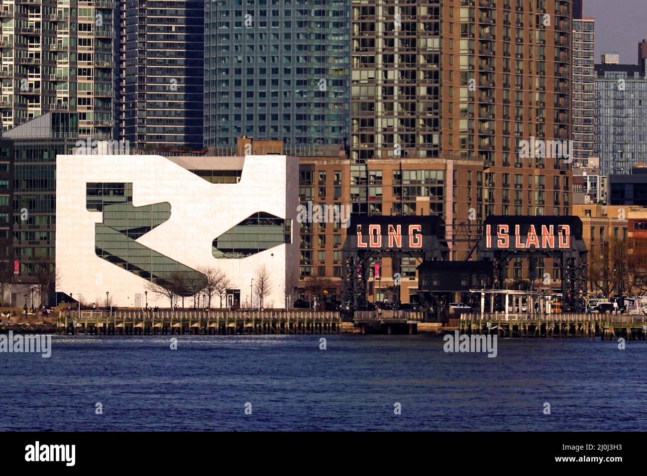 Long Island City Queens waterfront in NYC Stock Photo - Alamy