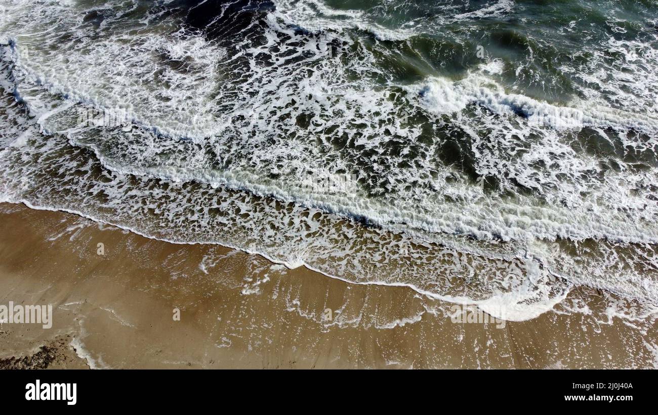 Ocean waves roll shore aerial hi-res stock photography and images - Alamy