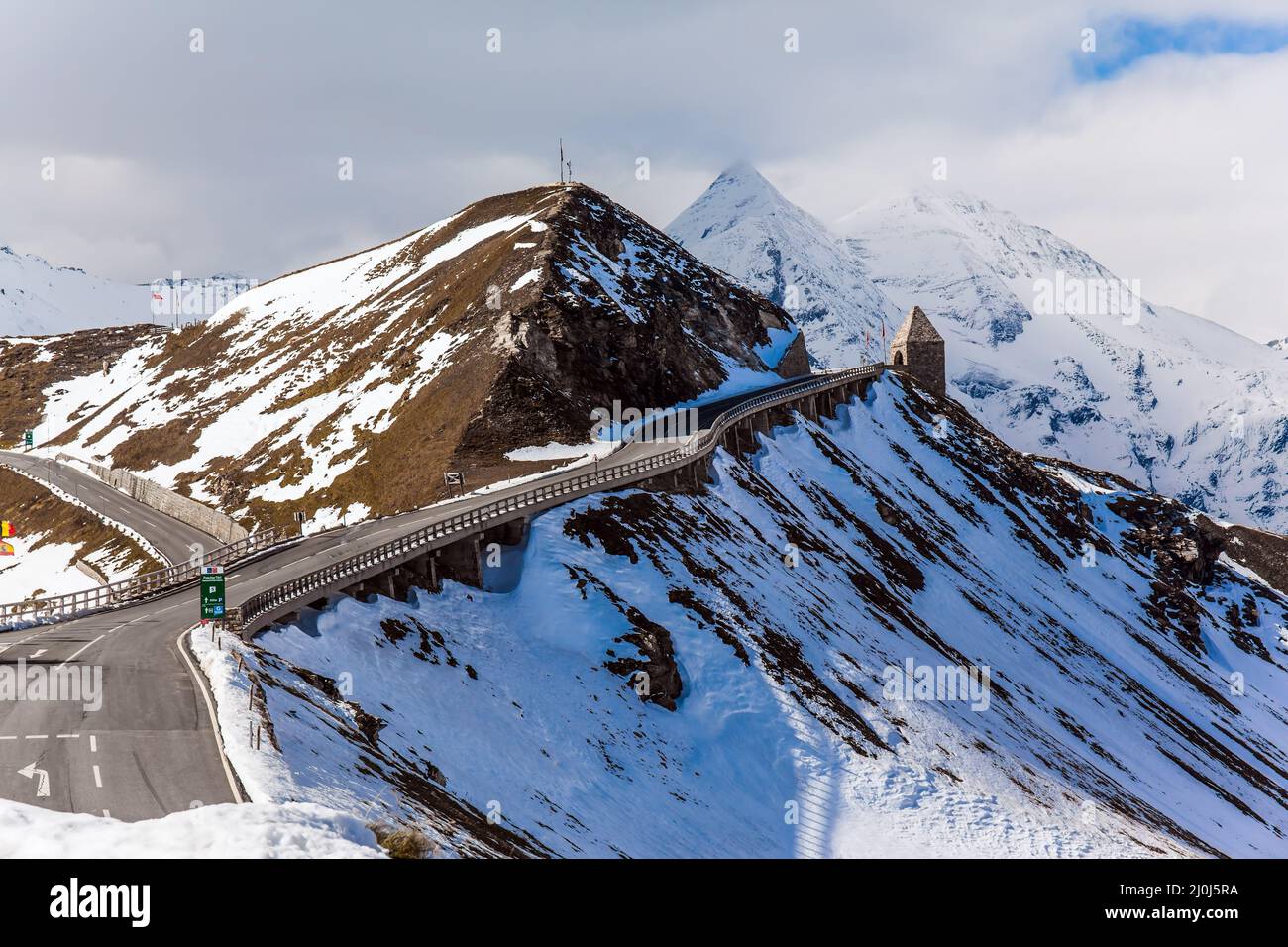 Highest asphalt road hi-res stock photography and images - Alamy