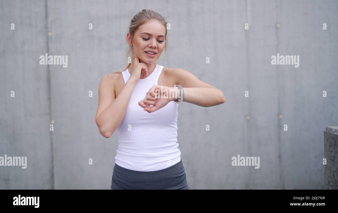 Checking pulse hi-res stock photography and images - Alamy