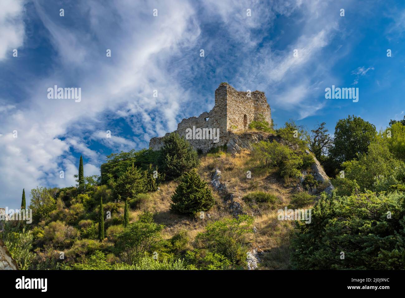 Castle ruins, Gigondas, departement Vaucluse, Provence, France Stock ...