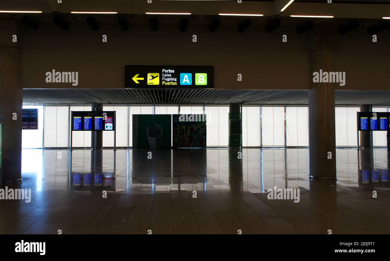 Shot of an empty airport terminal of the passenger departure gate Stock ...