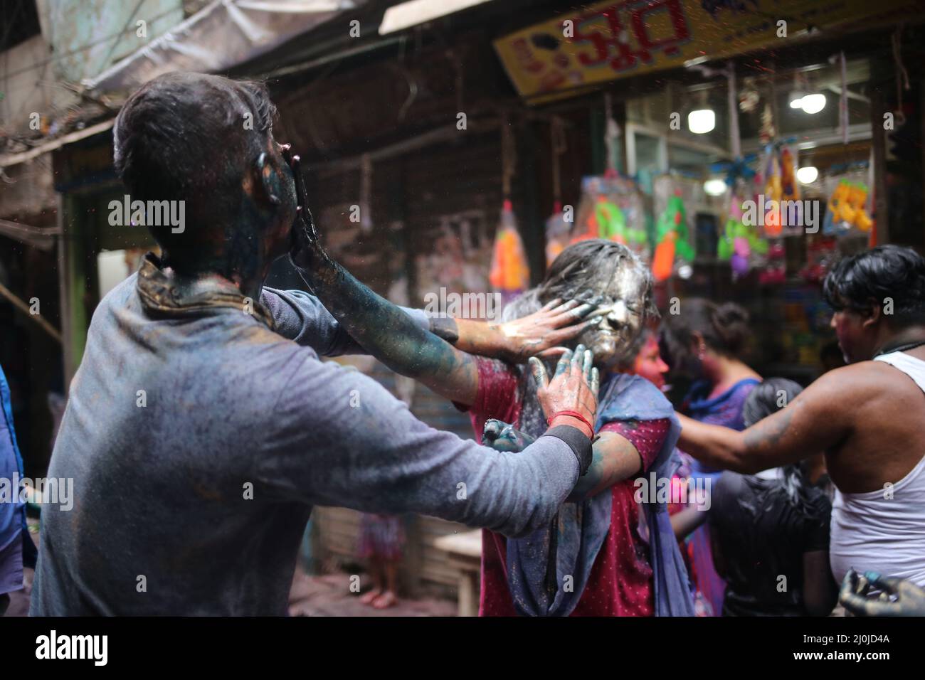 Dhaka, Bangladesh. 19th Mar, 2022. Hindu devotees were seen to ...