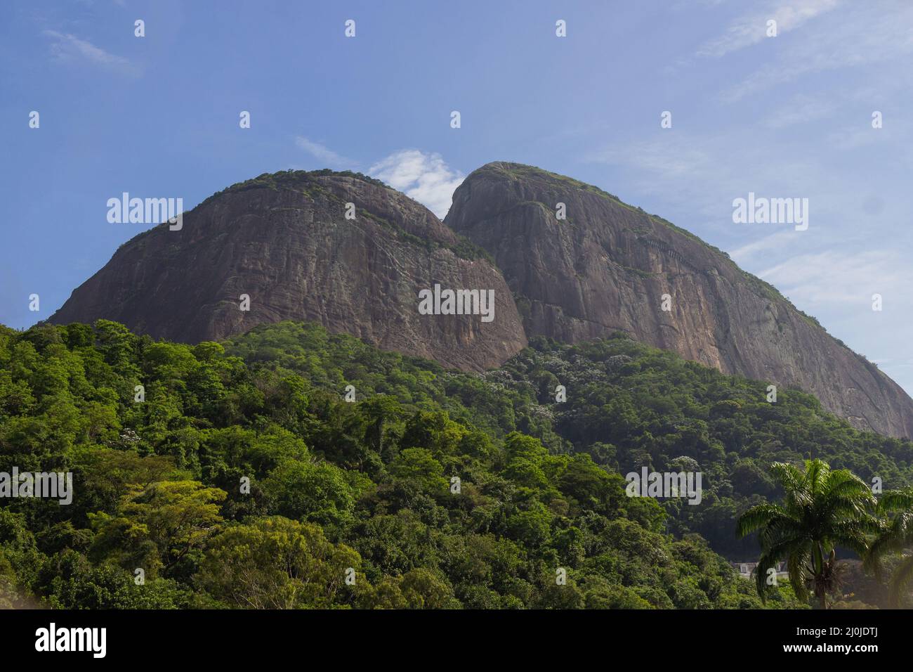 Rio janeiro dois irmaos hiking hi-res stock photography and images - Alamy