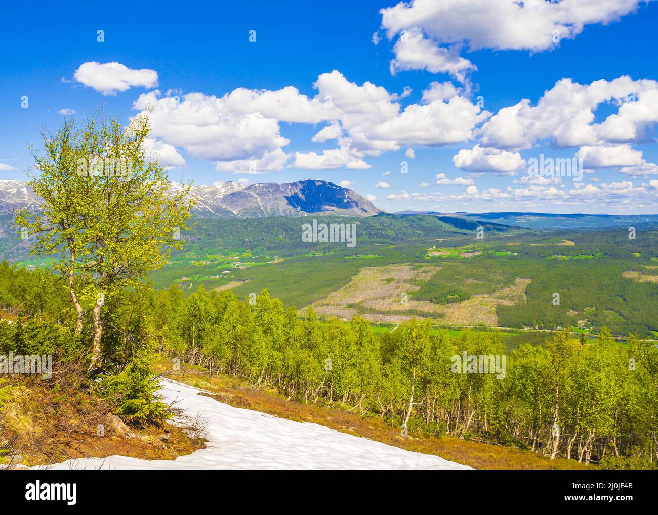 Beautiful valley panorama Norway Hemsedal Hydalen with snowed in ...