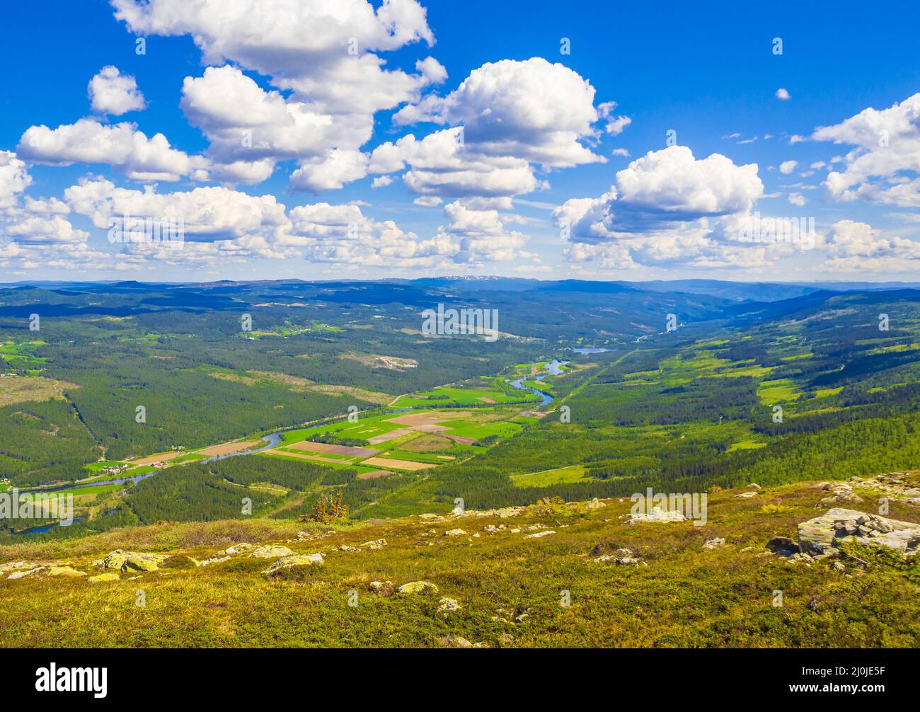 Beautiful valley panorama Norway Hemsedal Hydalen with snowed in ...