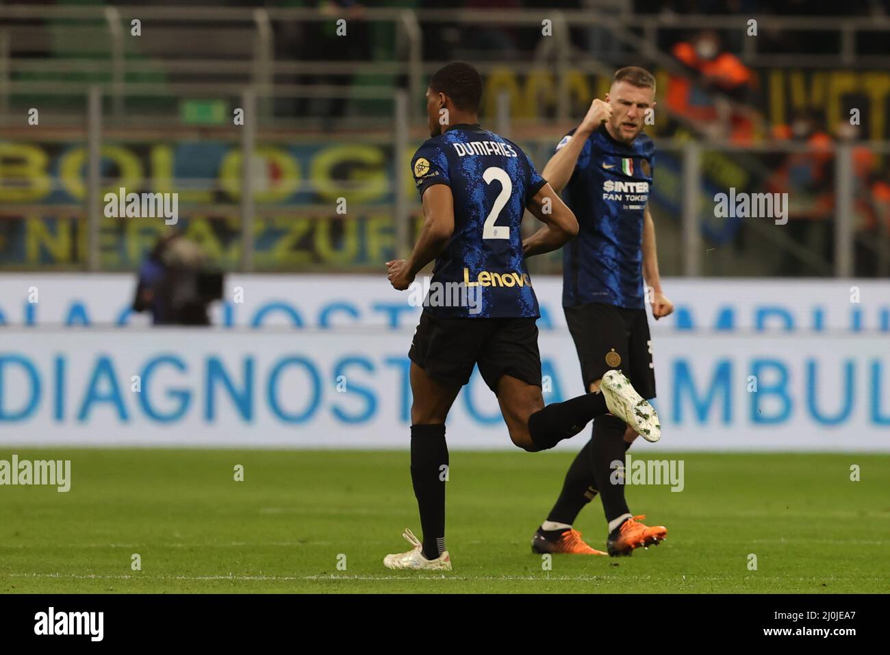 Skriniar dumfries hi-res stock photography and images - Alamy