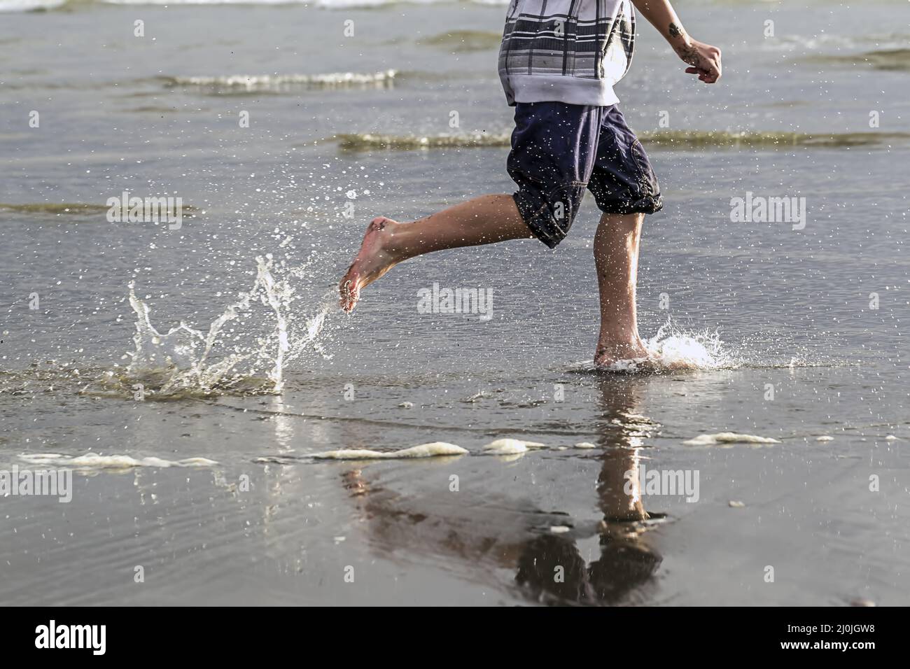 Boy water splash hi-res stock photography and images - Alamy