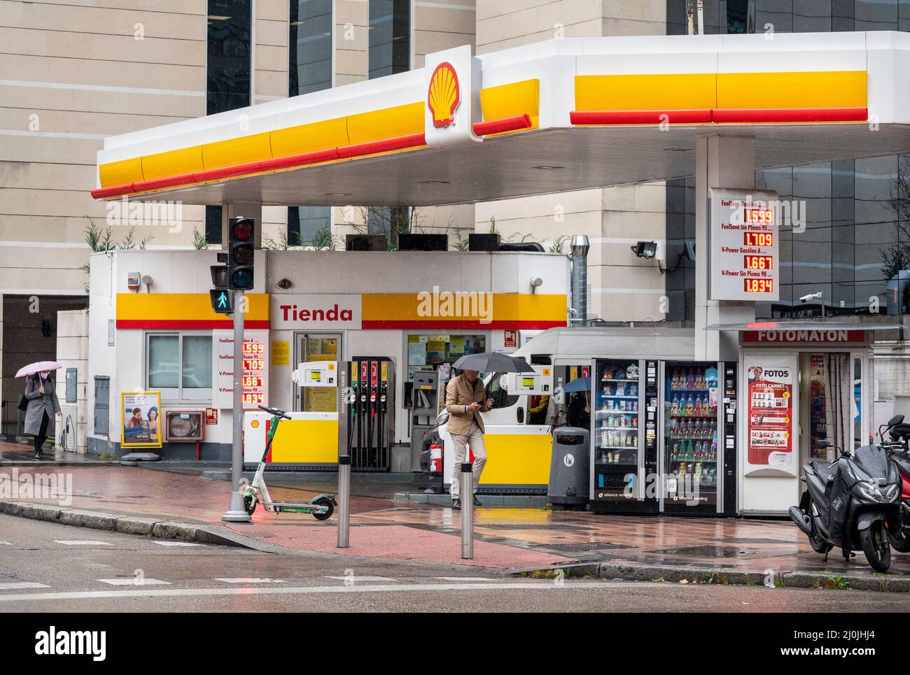 Global group of energy and petrochemical companies, Shell Oil Company ...