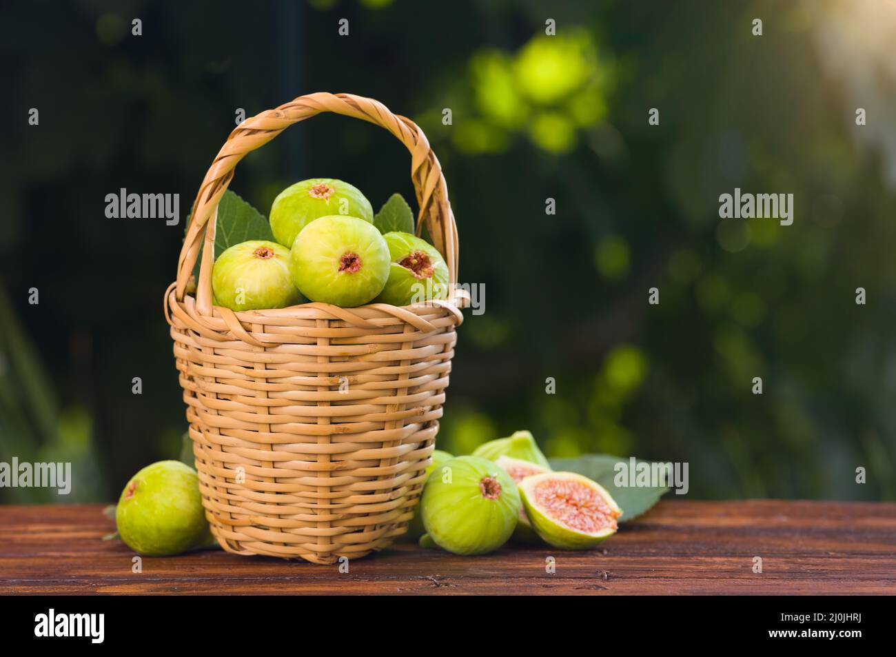 Seeds fruit basket hi-res stock photography and images - Alamy