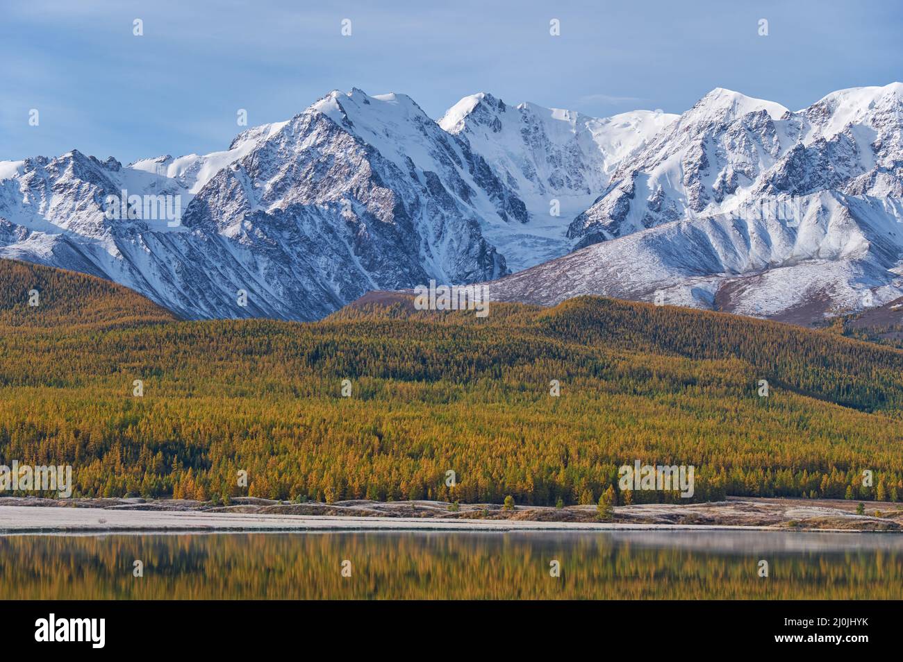 Altai lake Dzhangyskol on mountain plateau Eshtykel. Altai, Siberia ...
