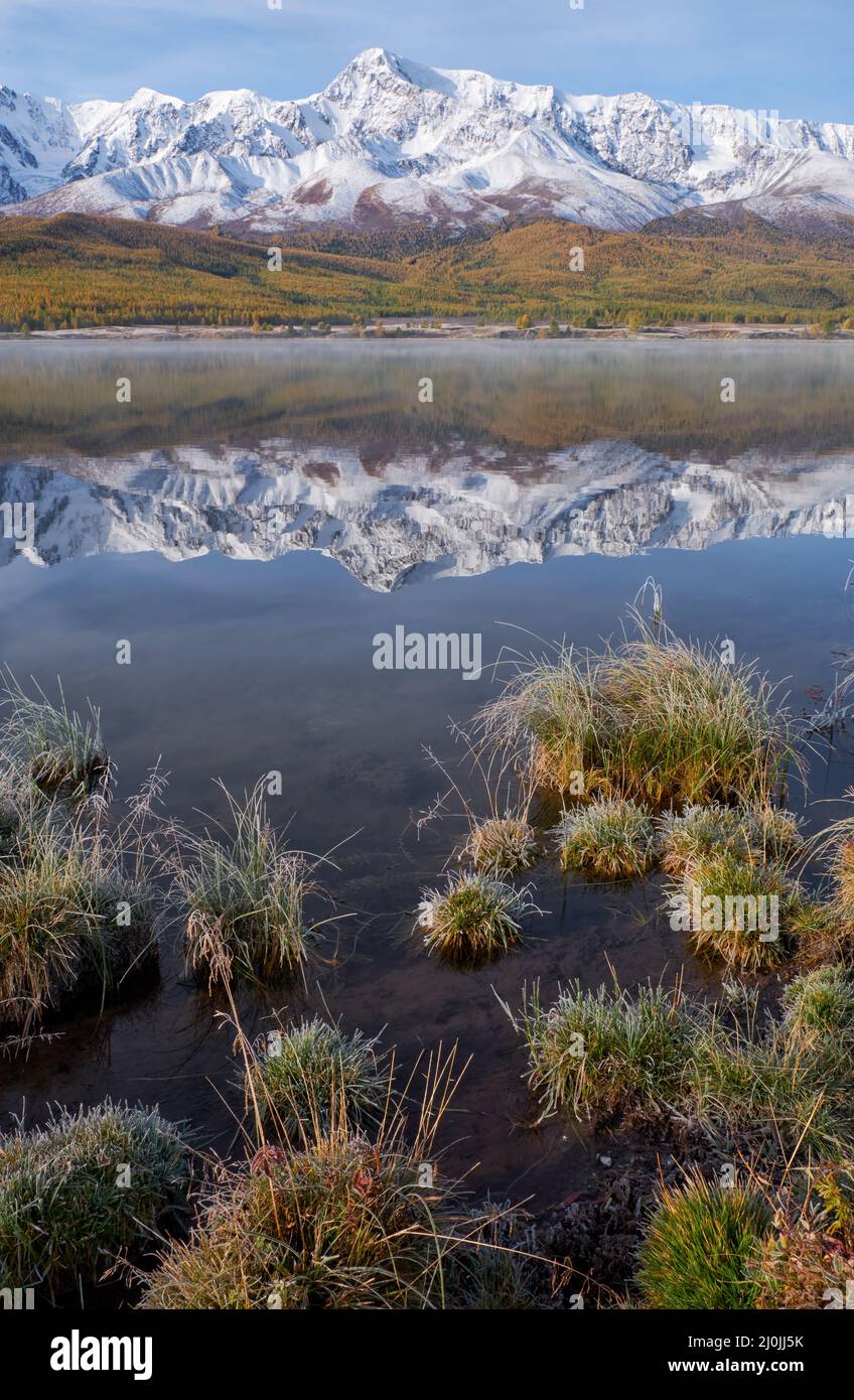 Altai lake Dzhangyskol on mountain plateau Eshtykel. Morning fog over ...
