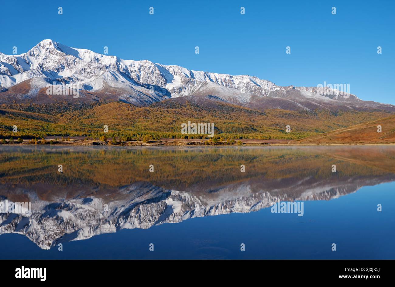 Altai lake Dzhangyskol on mountain plateau Eshtykel. Altai, Siberia ...