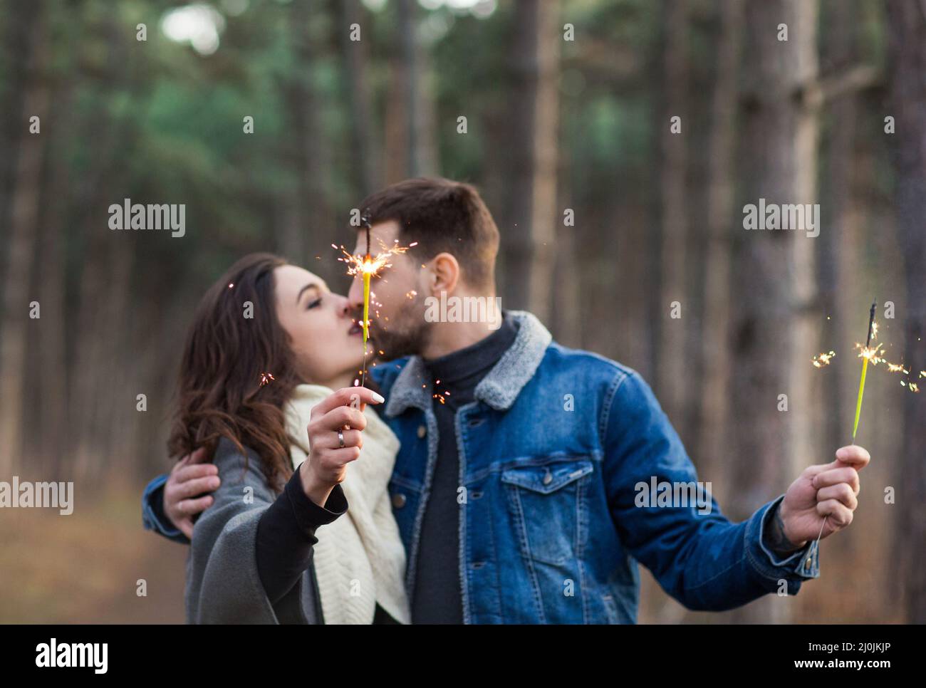Couple kissing blur hi-res stock photography and images - Alamy